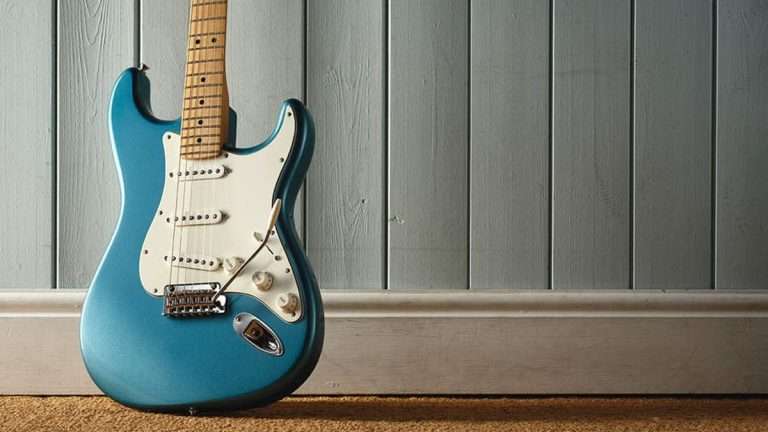 Strat Treble Bleed: What It Is & How To Do It Yourself - S