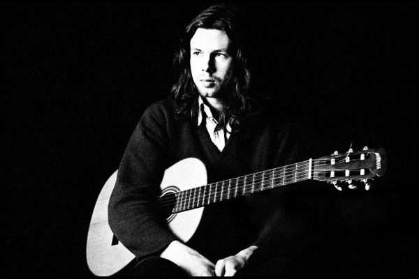 A Nick Drake Biography: The Life & Music of a Folk Legend
